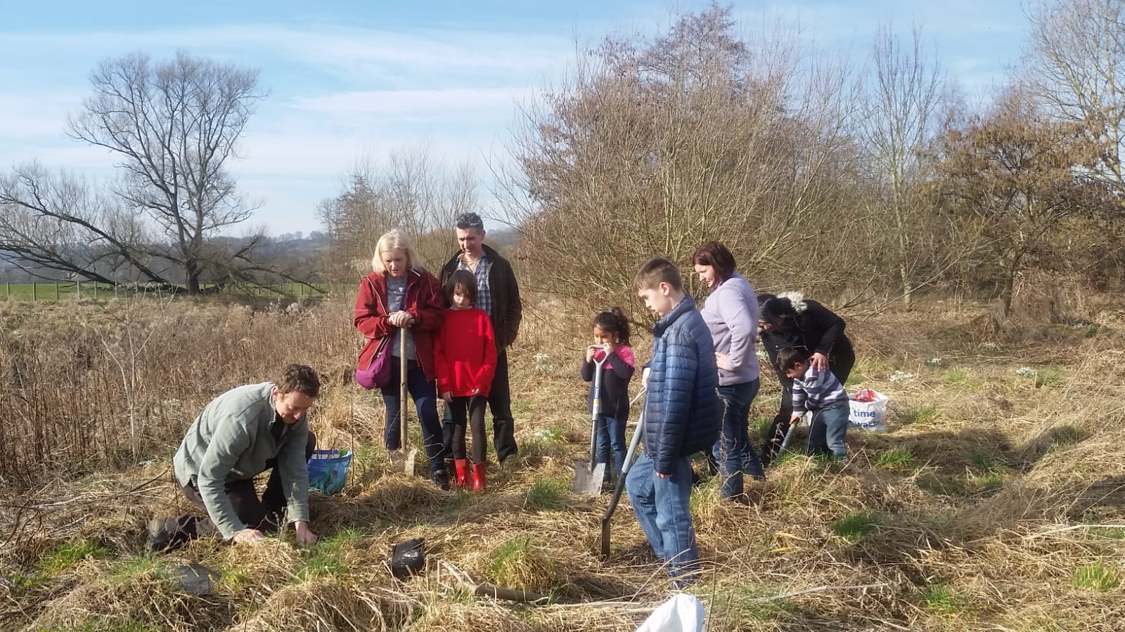 Planting Water Loving Trees in Blackhall Mill - Living Woods